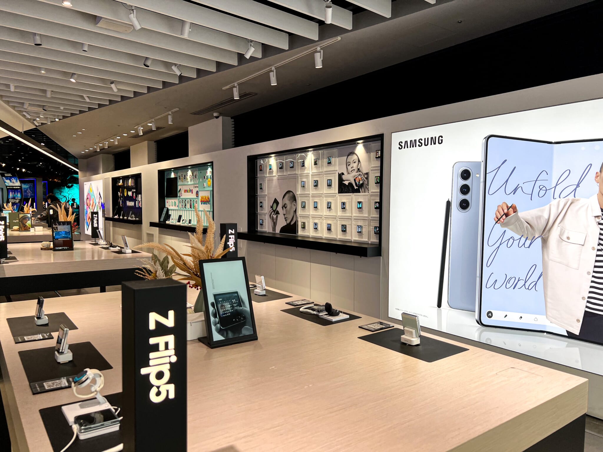 Galaxy Harajuku: The Samsung’s 6-storey store in Harajuku - Japan Web ...