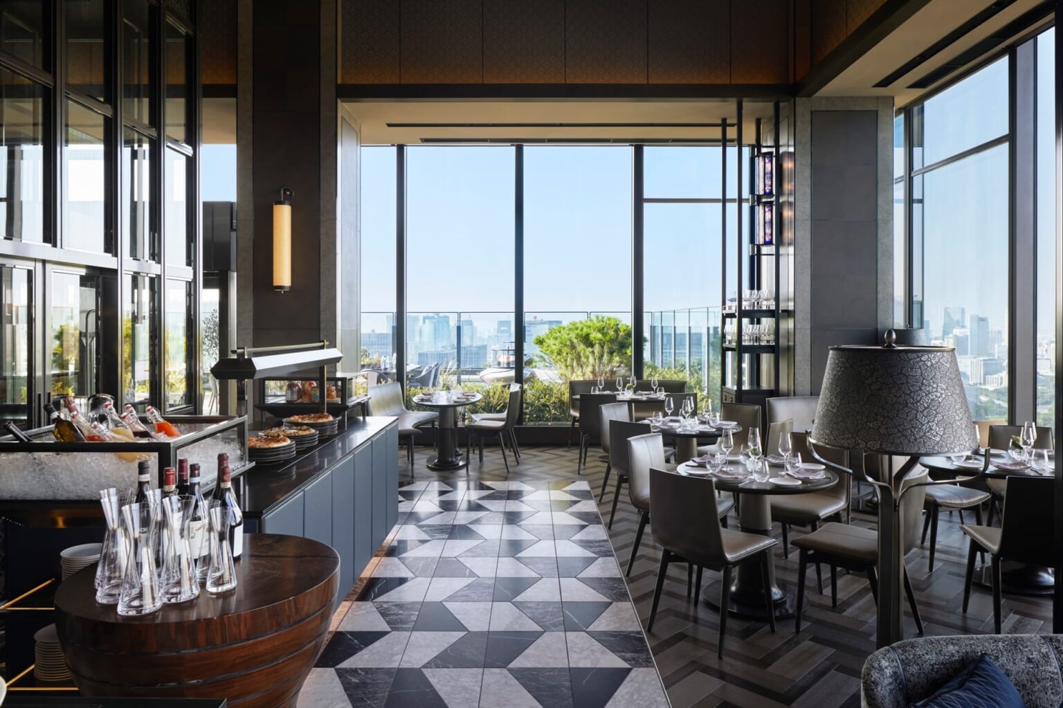 PIGNETO: 90 Mins Free Flow and CANAPE at Four Seasons Hotel Tokyo at ...