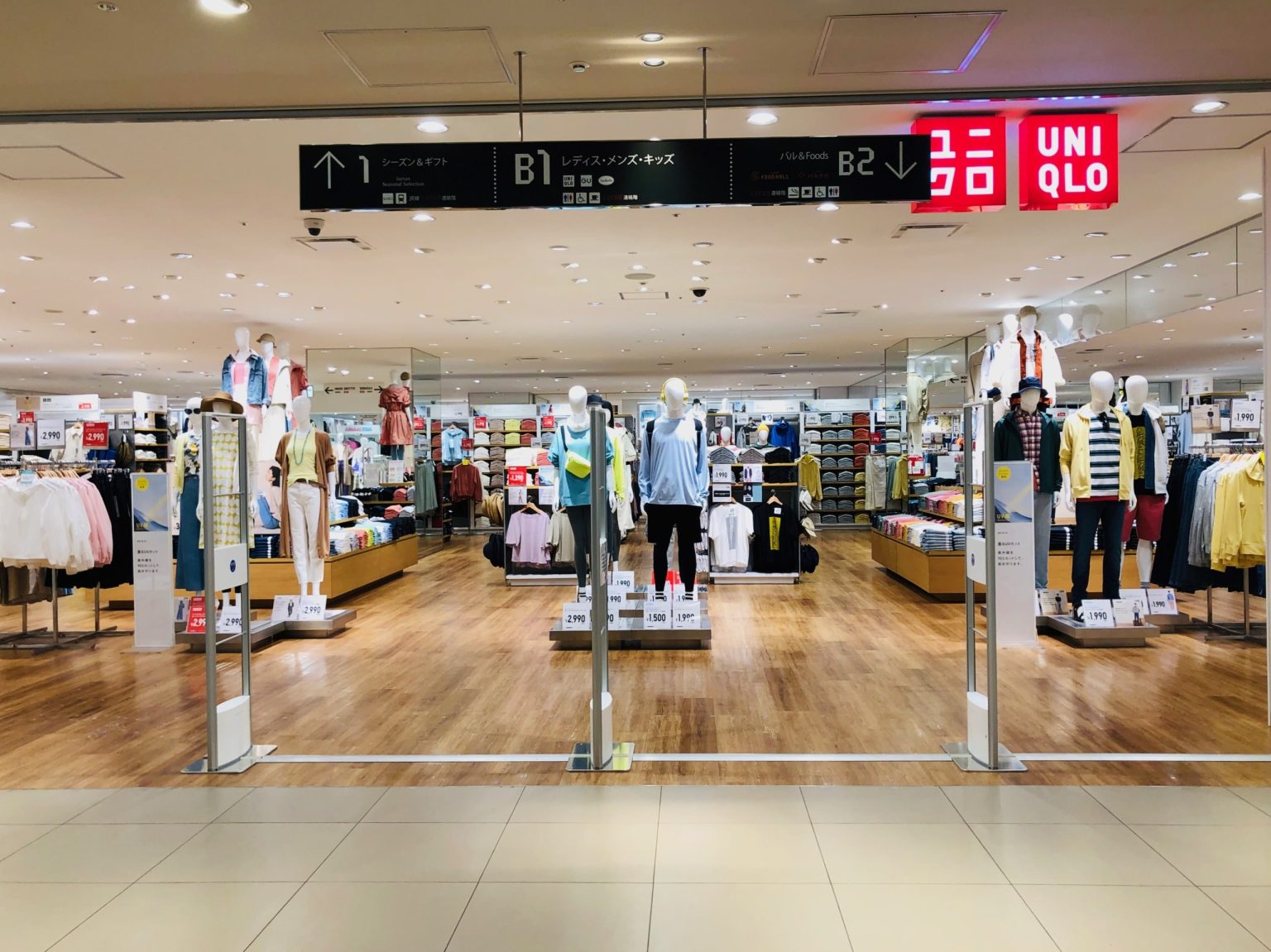 10 Biggest Uniqlo Stores in Osaka - Japan Web Magazine